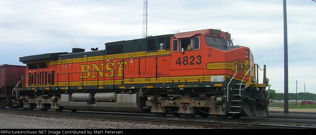 BNSF 4823